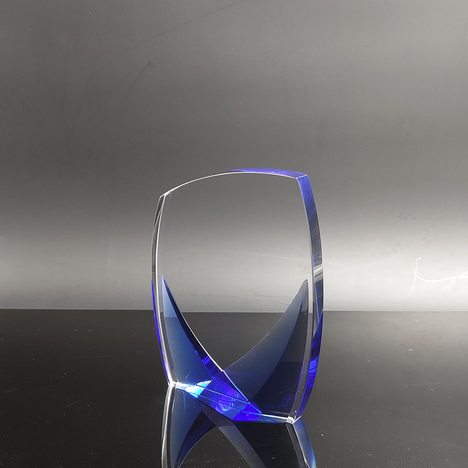 Crystal Curved Award with Blue Gradient Base – Etch